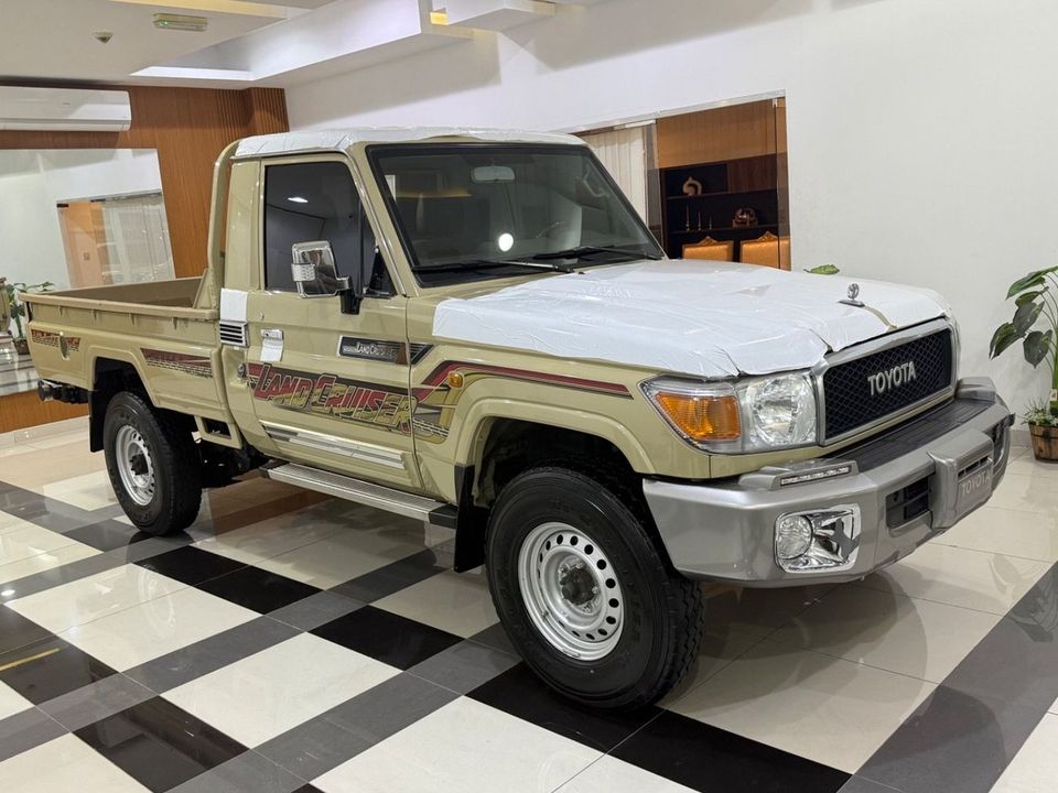 Used Toyota Land Cruiser pickup SHASS full 4.0 2023 for sale in Sharjah ...