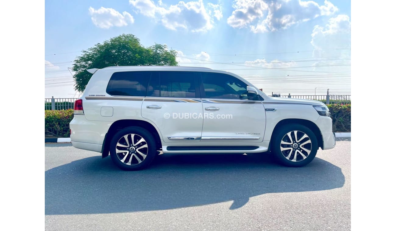 Used Toyota Land Cruiser VXR 2018 for sale in Dubai - 669231