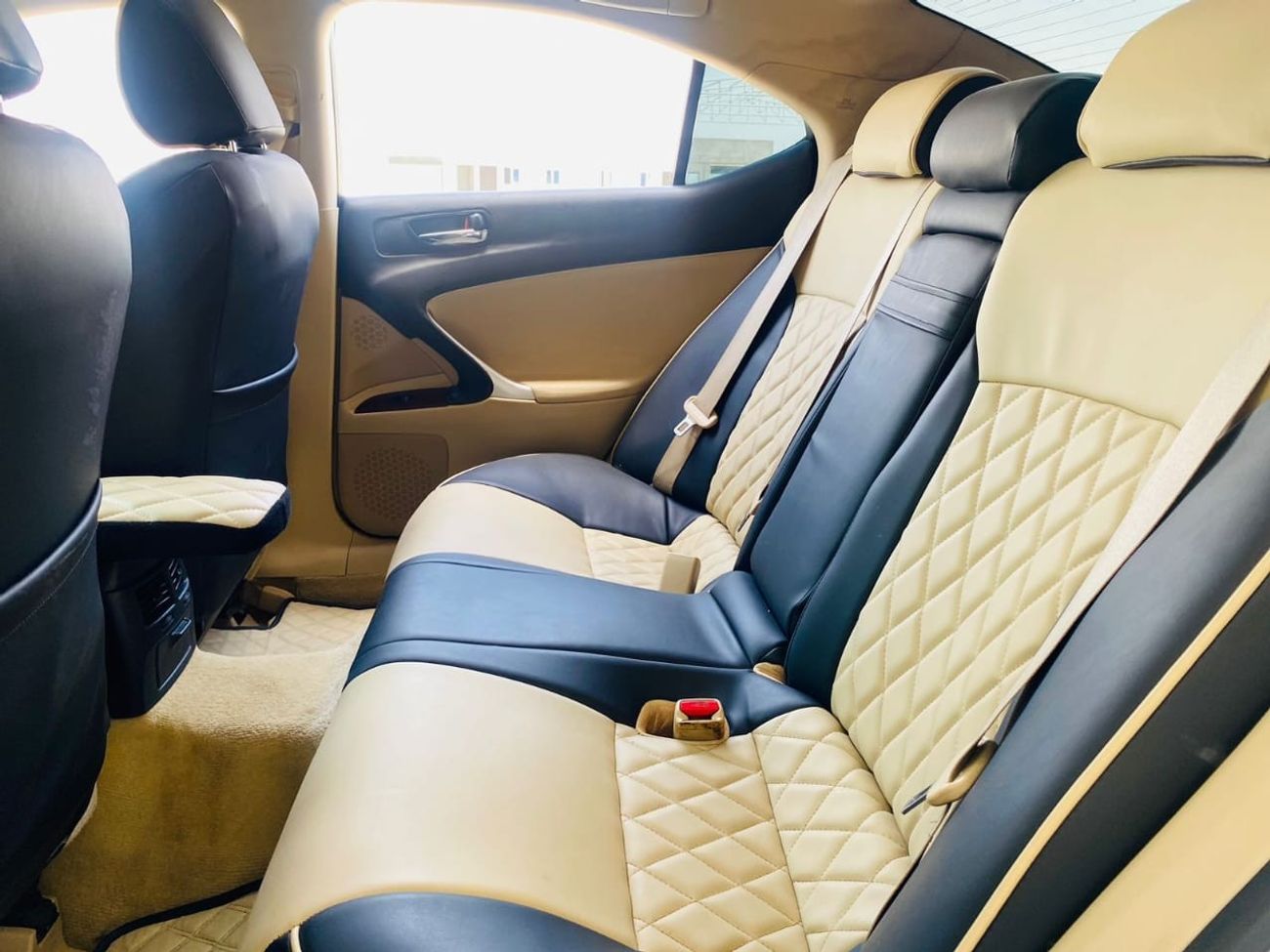 Used Lexus IS300 Good condition car GCC 2007 for sale in Dubai - 741236