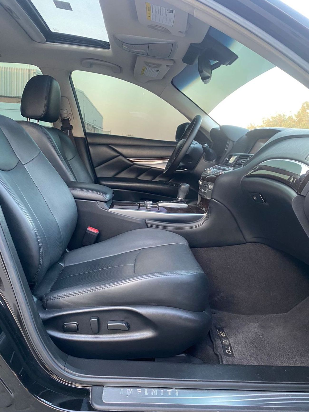 Used Infiniti Q70 Luxury 2016 for sale in Dubai - 731264