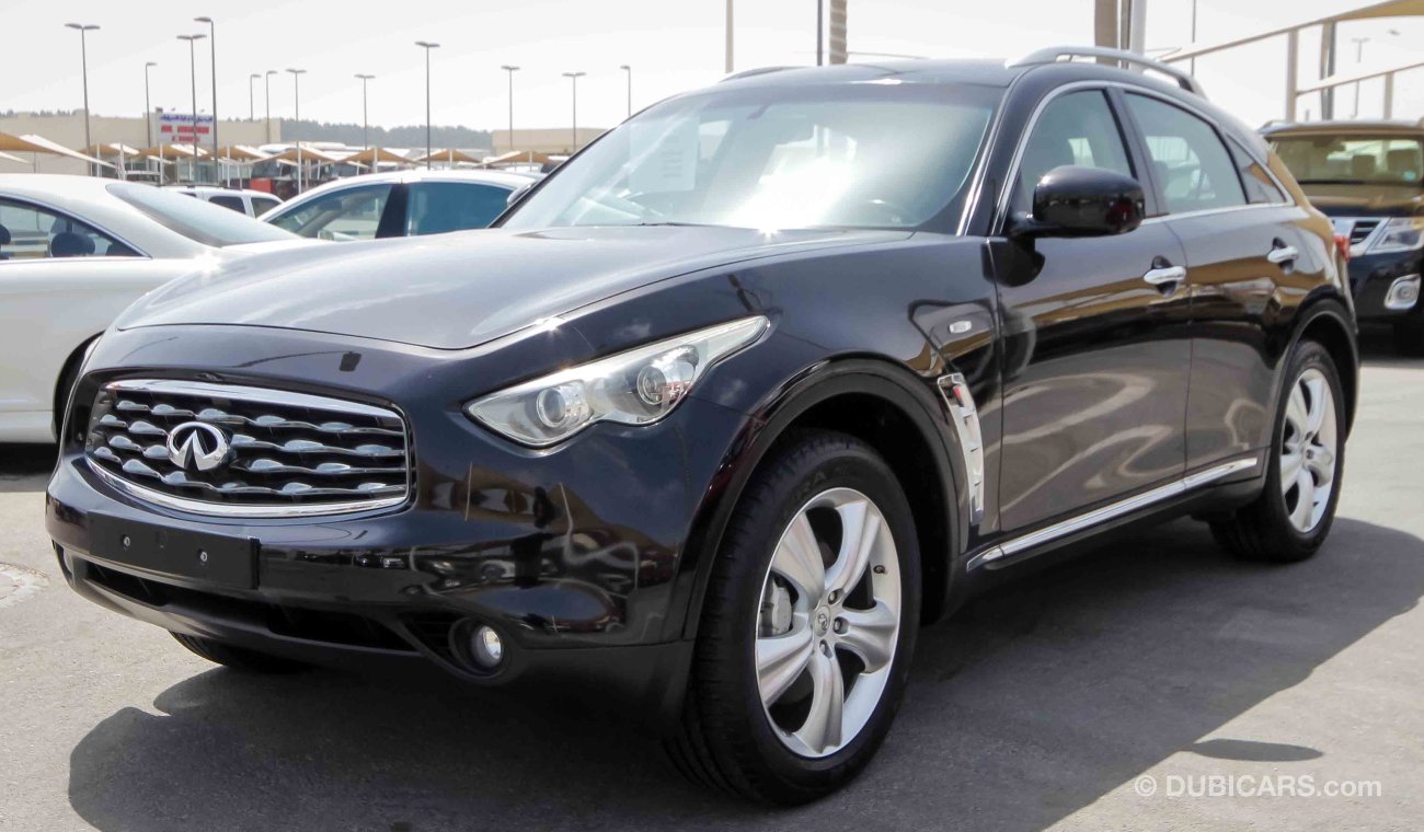 Used Infiniti FX35 2011 for sale in Sharjah - 152424