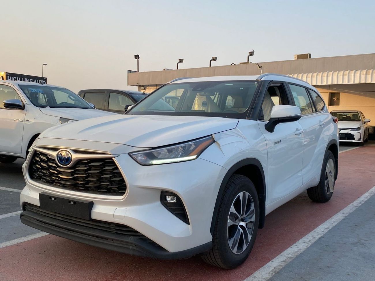 New TOYOTA HIGHLANDER 2.5L HYBRID 2023 for sale in Dubai - 687487
