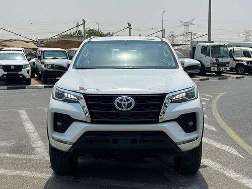 Toyota Fortuner Price in UAE, Images, Specs & Features