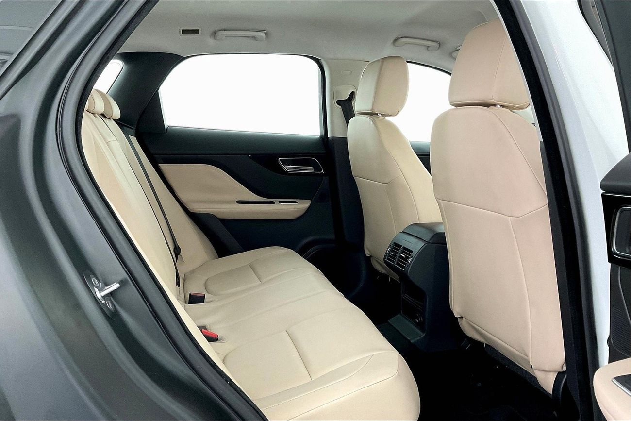 Used Jaguar F Pace Pure 2017 for sale in Dubai - 654902
