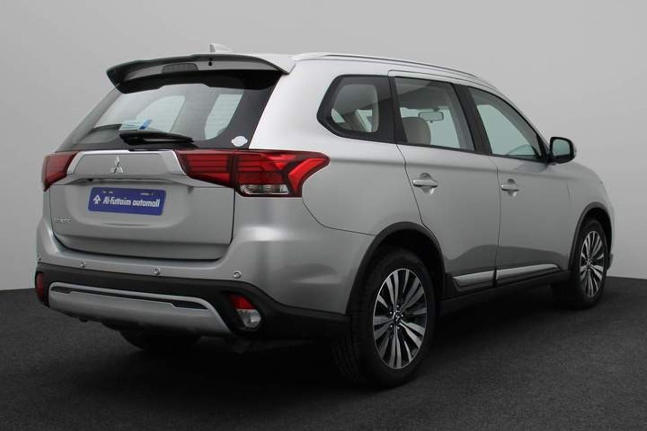 Used Mitsubishi Outlander GLS MIDLINE 2.4 2020 for sale in Dubai - 618348