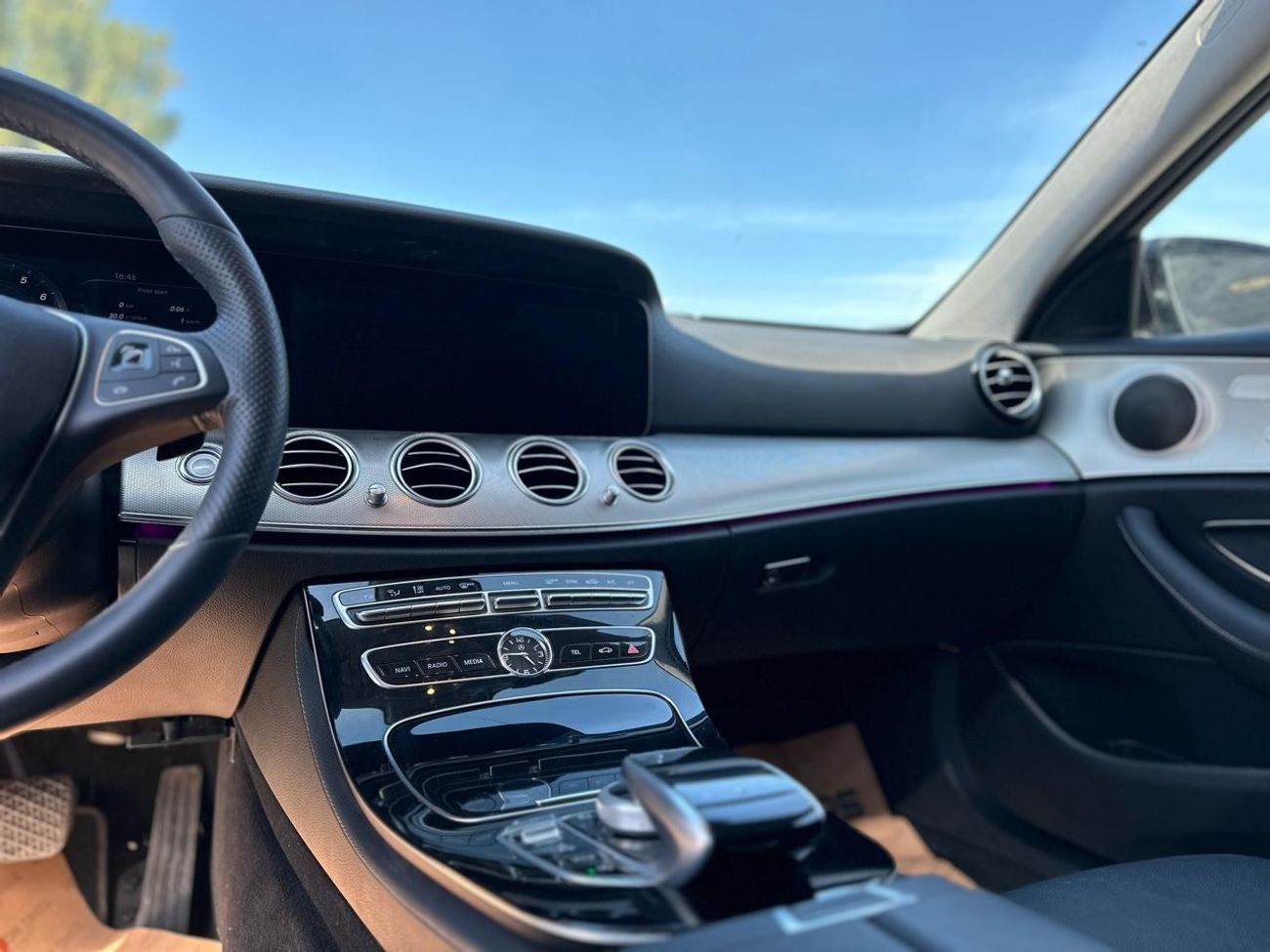Used Mercedes-Benz E200 Std 2018 for sale in Dubai - 724704