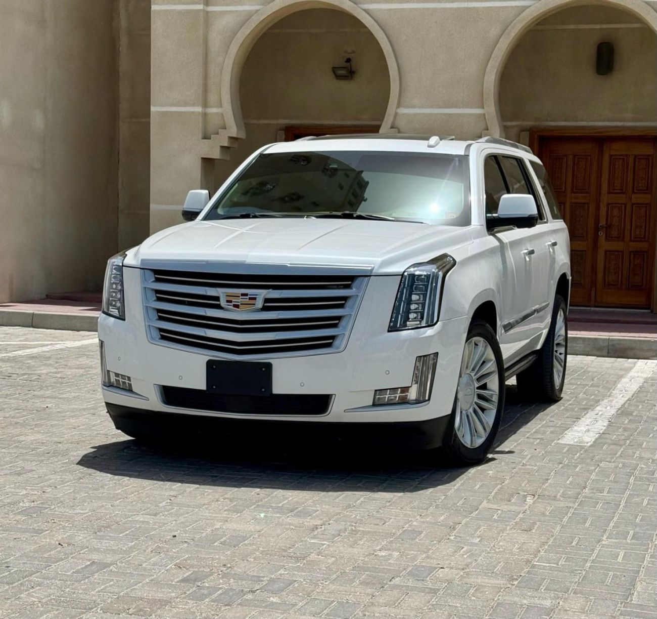 Used Cadillac Escalade ESV Platinum 6.2L 2016 for sale in Sharjah - 847961