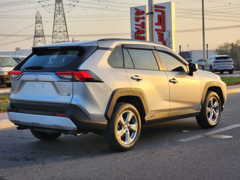 Used XLE TOYOTA RAV4 Japan specs 2020 for sale in Dubai - 785163