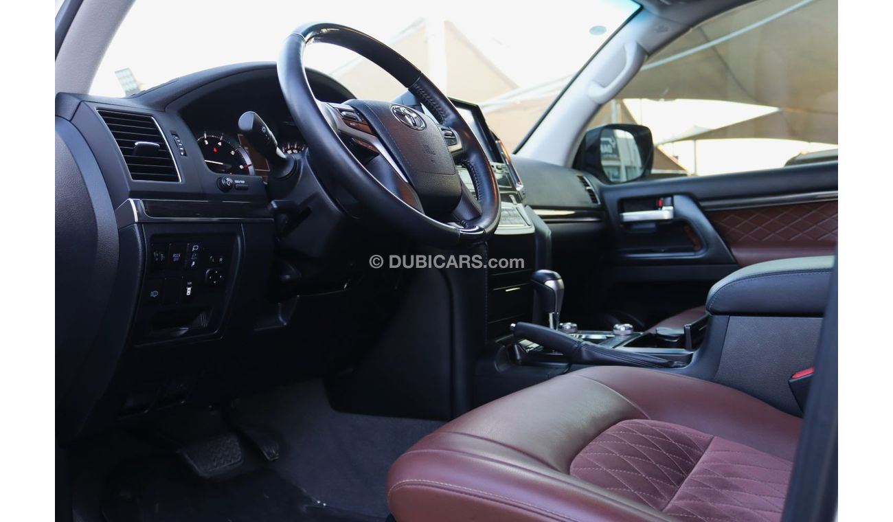 Used Toyota Land Cruiser GXR 2020 for sale in Sharjah - 698453