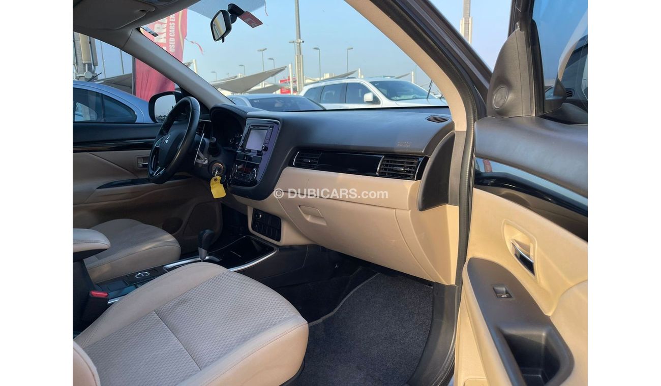 Used Mitsubishi Outlander 2019 I 4WD I Ref#374 2019 for sale in Sharjah - 631665