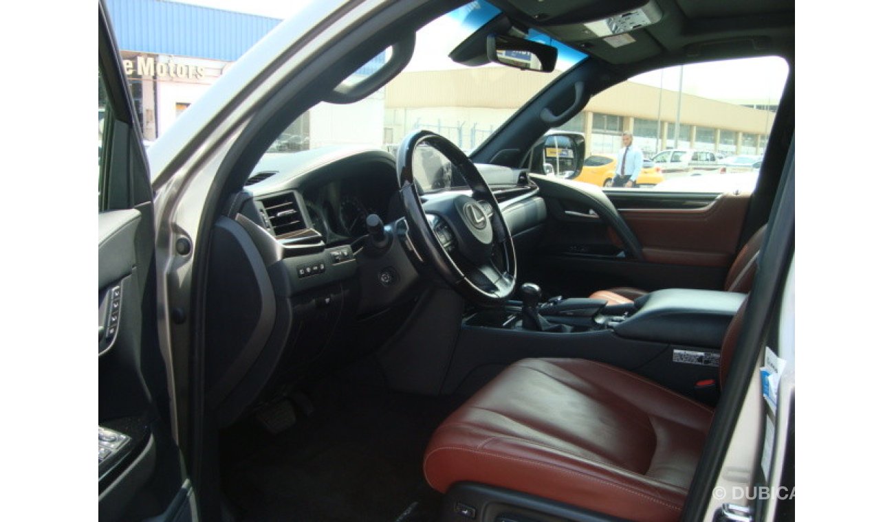 Used Lexus LX570 TITANIUM 2017 for sale in Dubai - 246994