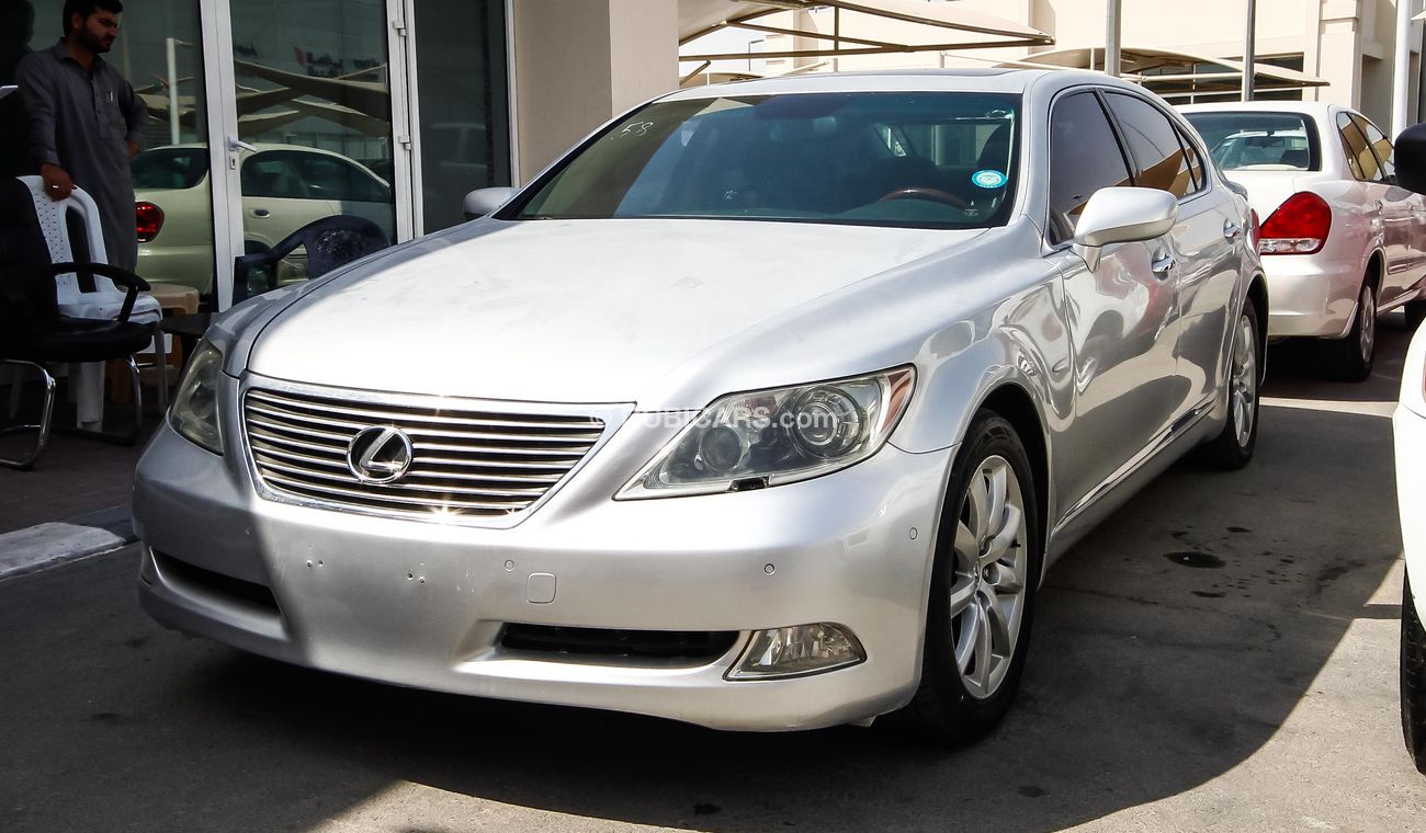 Used Lexus LS460 2007 for sale in Sharjah - 106462
