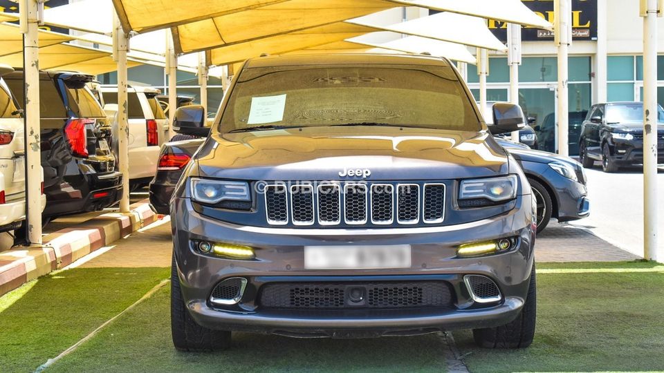 مستعملة جيب جراند واجونير SRT 2014 للبيع في الشارقة - 621497