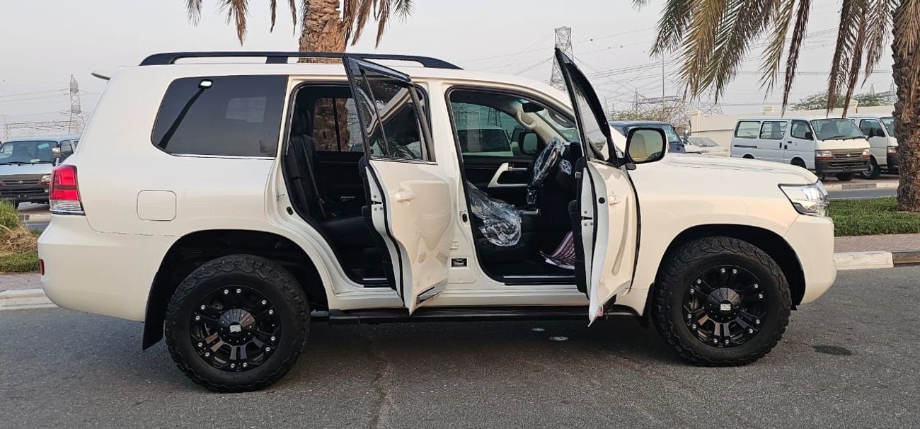 Used TOYOTA LAND CRUISER SAHARA V8 4.5CC MODEL 2021 (ENGINE 1VD) 2021 ...