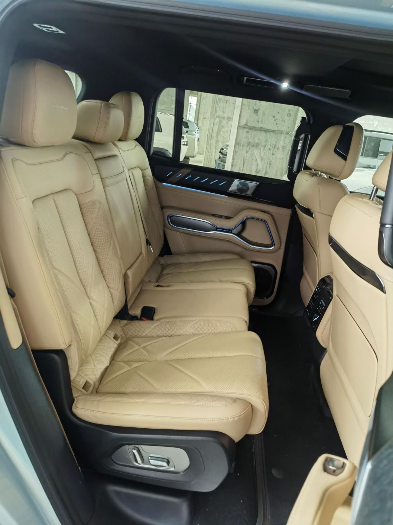 New BYD Leopard 8 Smart and Brave Flagship Edition (7 Seats) 2024 for ...