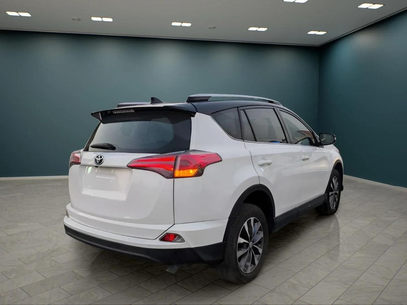 Used Toyota RAV4 2015 for sale in Sharjah - 860125