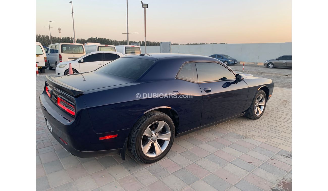 Used Dodge Challenger Challenger V6 2015 for sale in Dubai - 471777