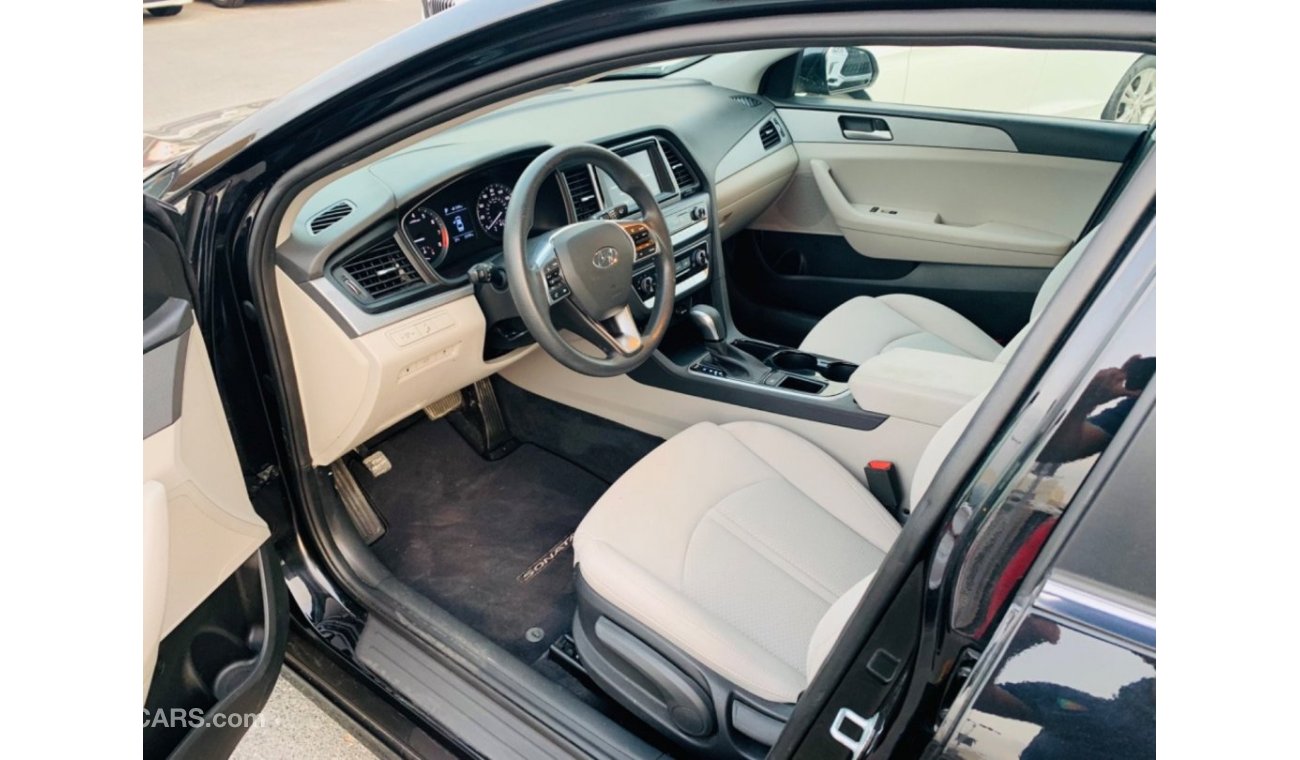 Used Hyundai Sonata Std 2018 for sale in Sharjah - 565681