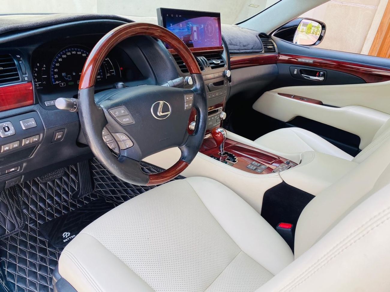 Used Lexus LS 600 Good condition car 2011 for sale in Dubai - 749274
