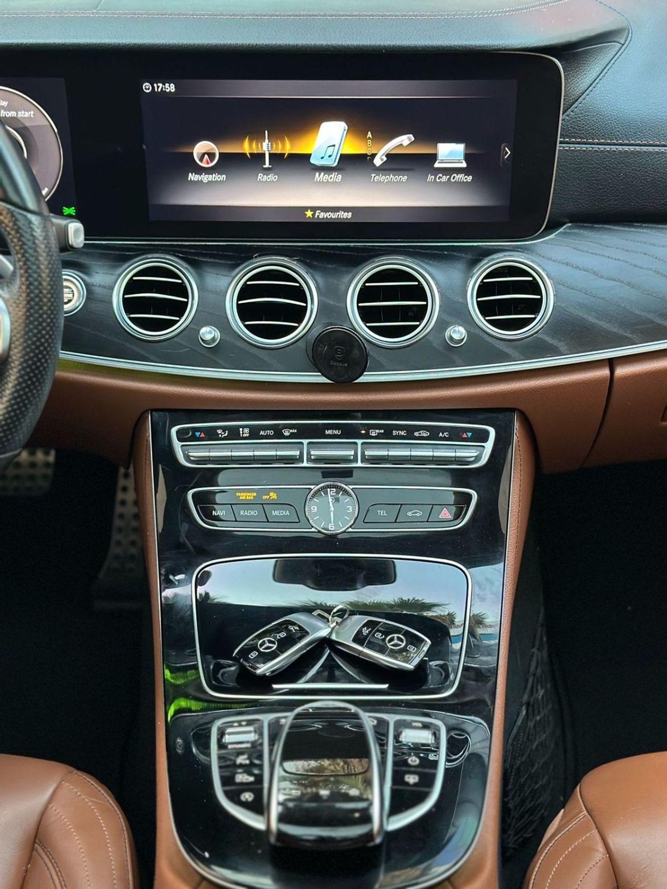 Used Mercedes-Benz E 350 Std 2019 for sale in Dubai - 718885