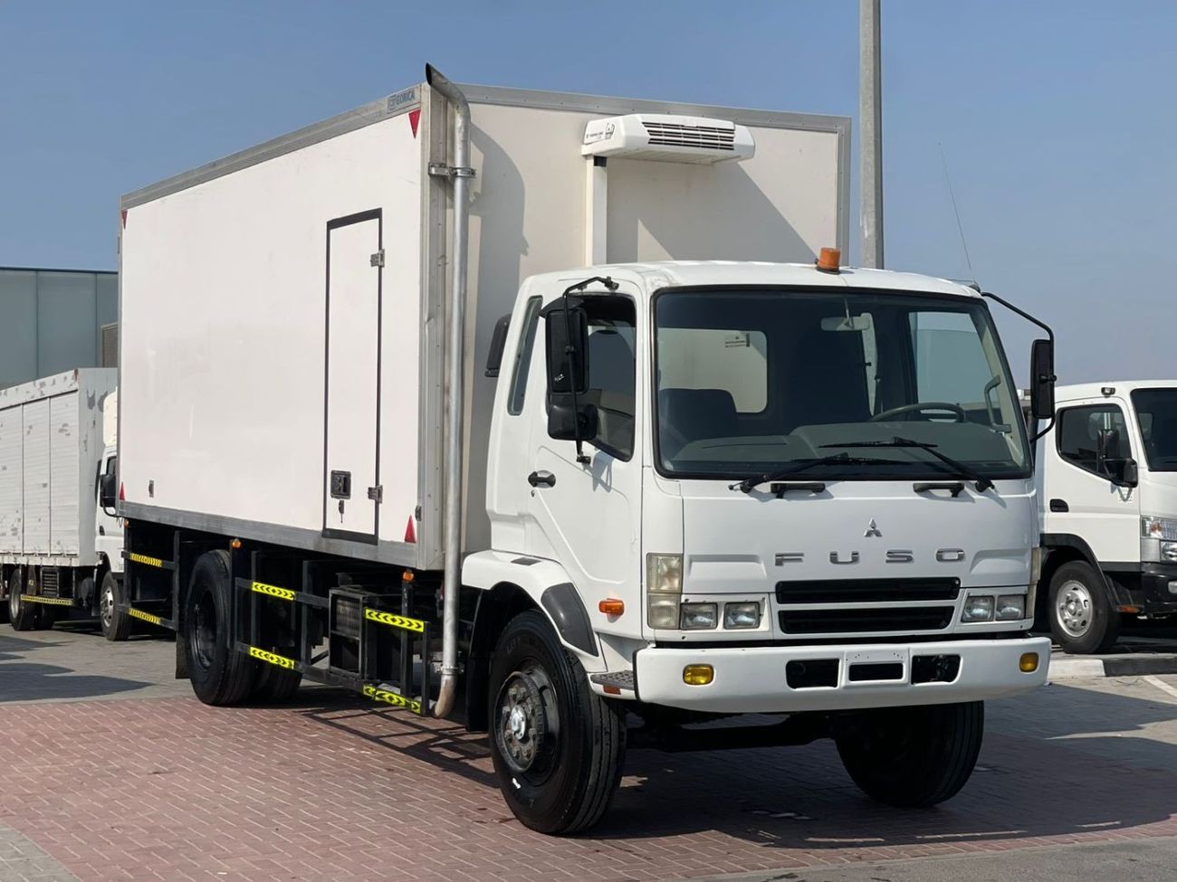 Used Mitsubishi Fuso Canter 2016 I 10 TON I Chiller I Ref#462 2016 for sale in Sharjah - 804667
