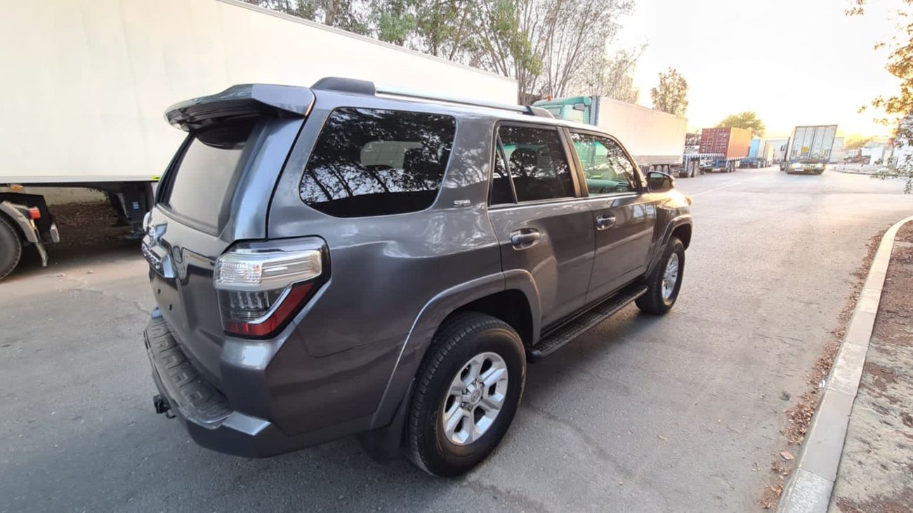 Used Toyota 4Runner Full option clean car 2020 for sale in Dubai - 541834