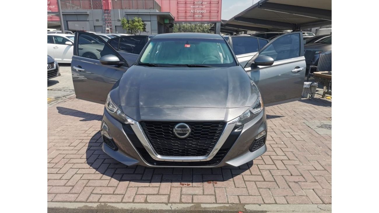 Used Nissan Versa 2020 for sale in Sharjah - 756676