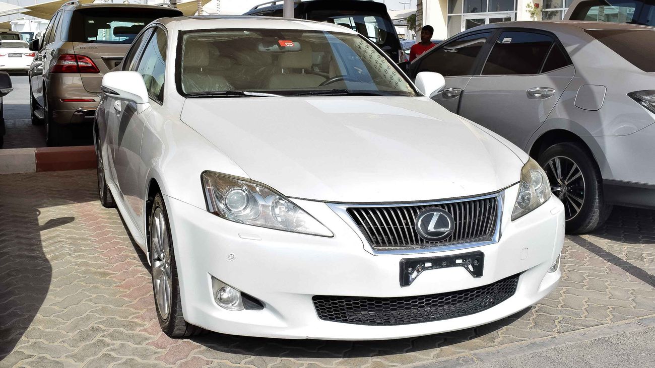 Used Lexus IS300 2009 for sale in Sharjah - 208734