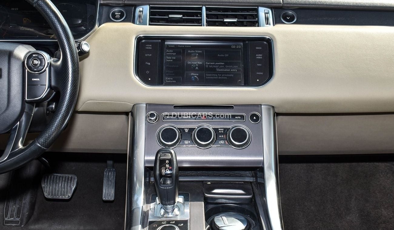 Used Land Rover Range Rover Sport HSE 2015 for sale in Sharjah - 810085