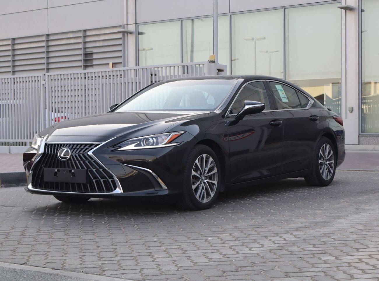Used Lexus ES300h Lexus ES-Series 300 h 2023 for sale in Sharjah - 853829