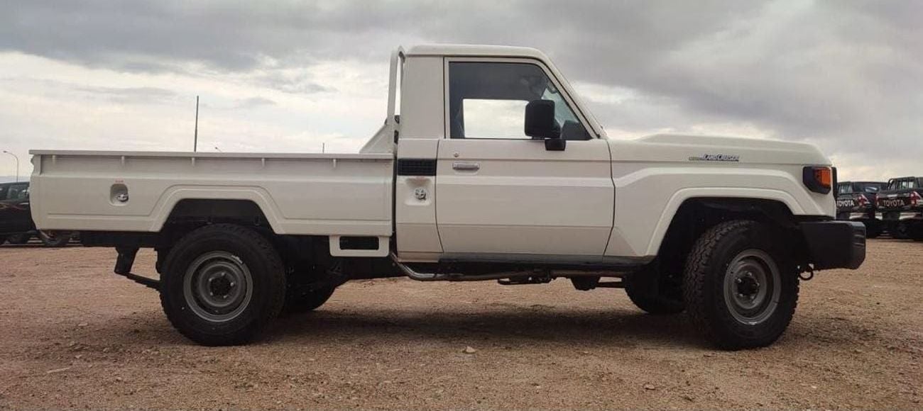 New Toyota Land Cruiser Pick Up 2025 Toyota Land Cruiser LC79 4.2L SC MT Diesel (White-Black ...