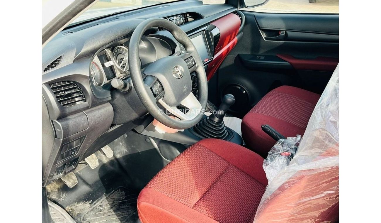 جديدة تويوتا هيلوكس TOYOTA HILUX SC 2.7L 4X2 MT 2022 للبيع في دبي - 650396
