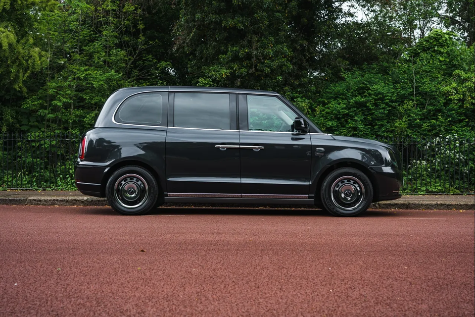 Used LEVC TX Sutton VIP Taxi 2022 for sale in Dubai - 613867