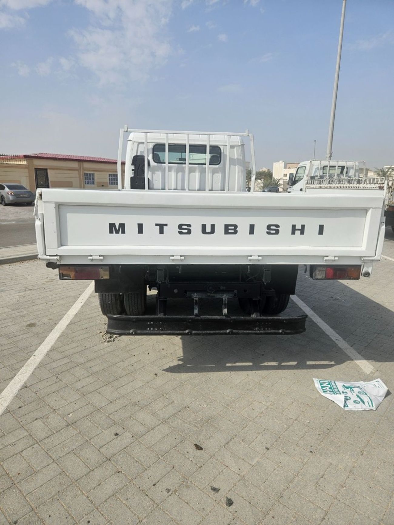 Used Mitsubishi Fuso Canter 2015 for sale in Dubai - 826594