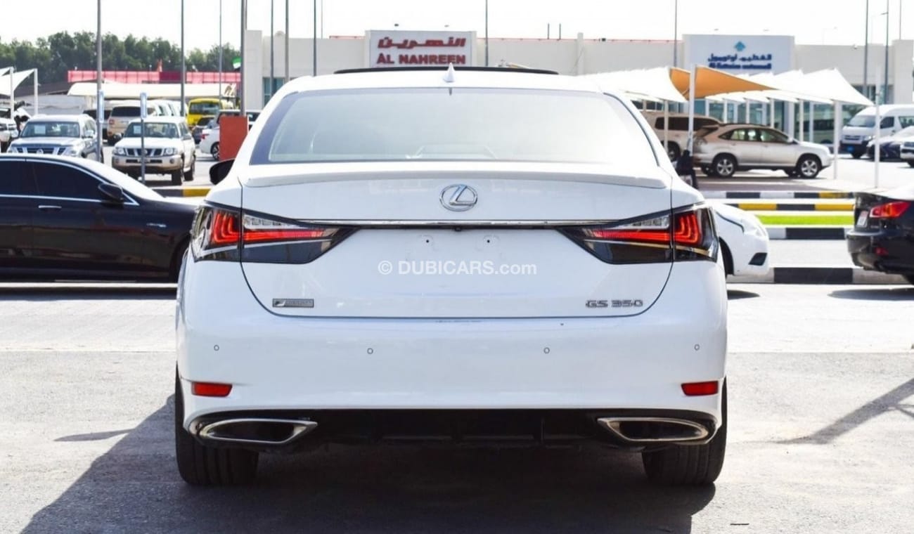 مستعملة لكزس GS 350 اليت F sport 2019 للبيع في الشارقة - 584784