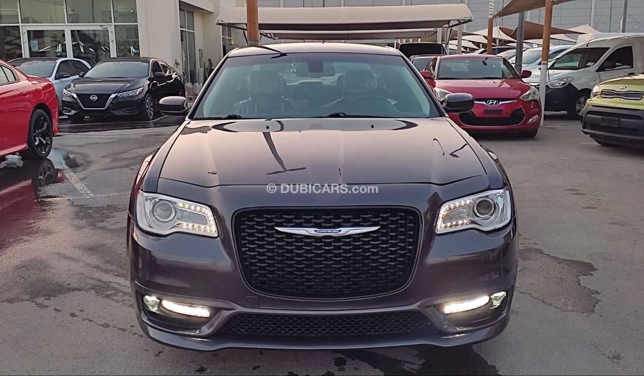 Used Chrysler 300C Limited 2015 for sale in Sharjah - 546319
