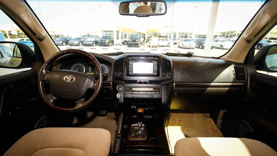 Used Toyota Land Cruiser GXR 2011 for sale in Dubai - 74396