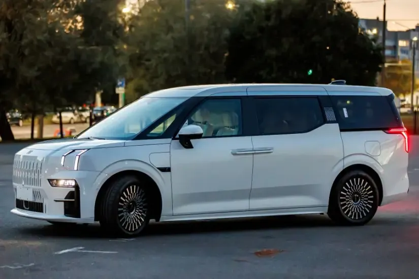 Zeekr 009 Price in UAE, Images, Specs & Features