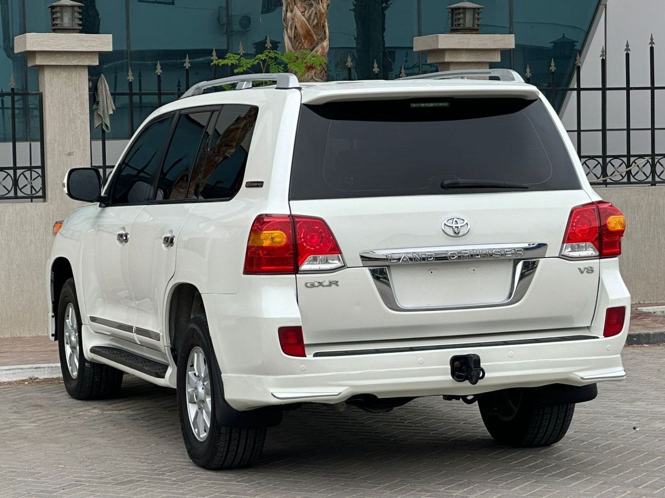 Used Toyota Land Cruiser 2011 for sale in Dubai - 731822