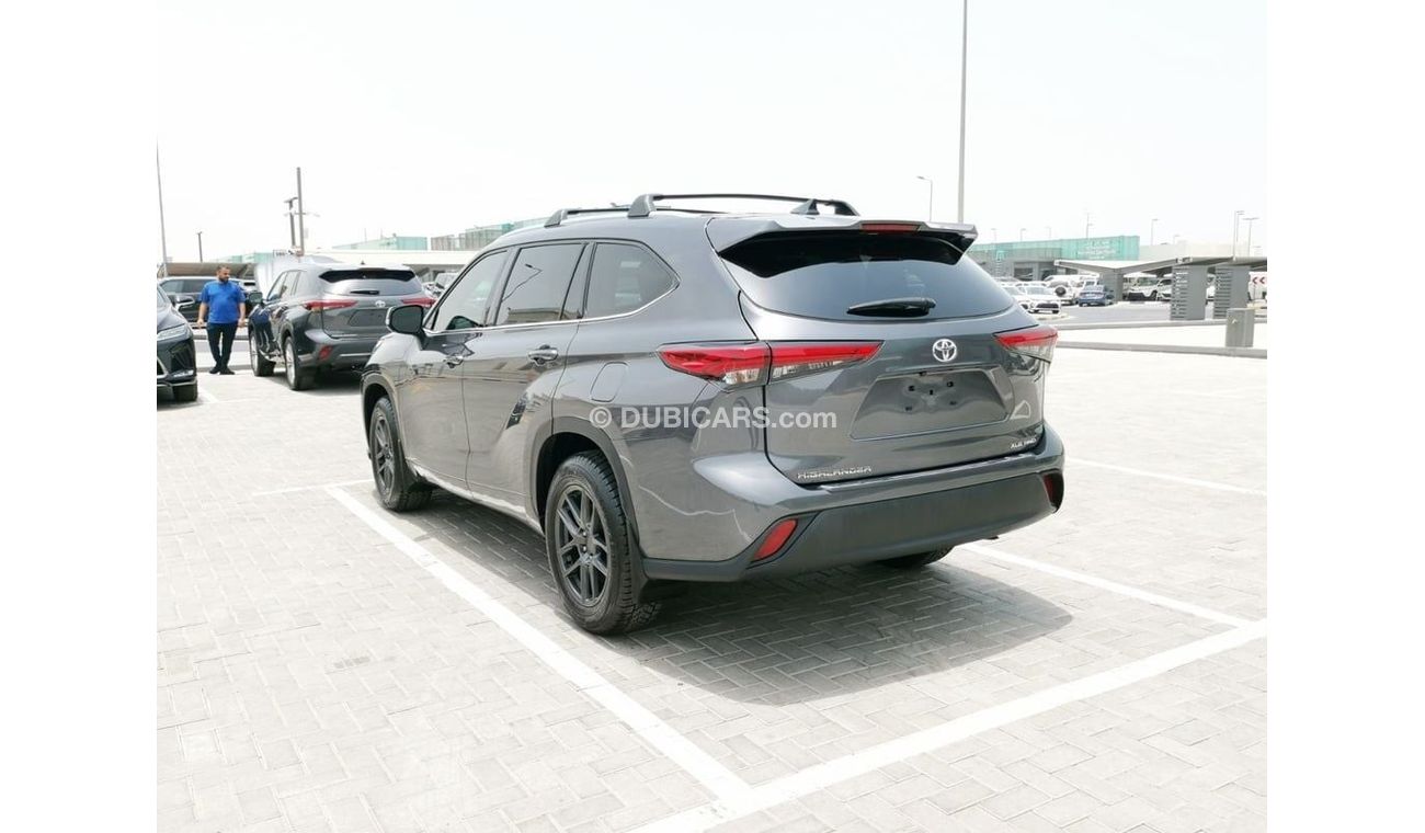 Used Toyota Highlander XLE - 2022- Grey 2022 for sale in Sharjah - 639391