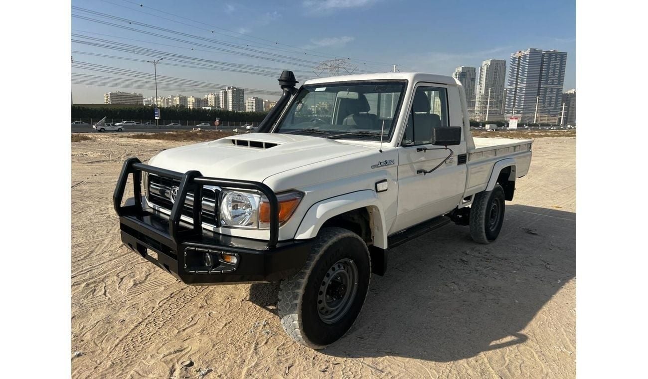 Used Toyota Land Cruiser Pick Up 2018 for sale in Dubai - 806556