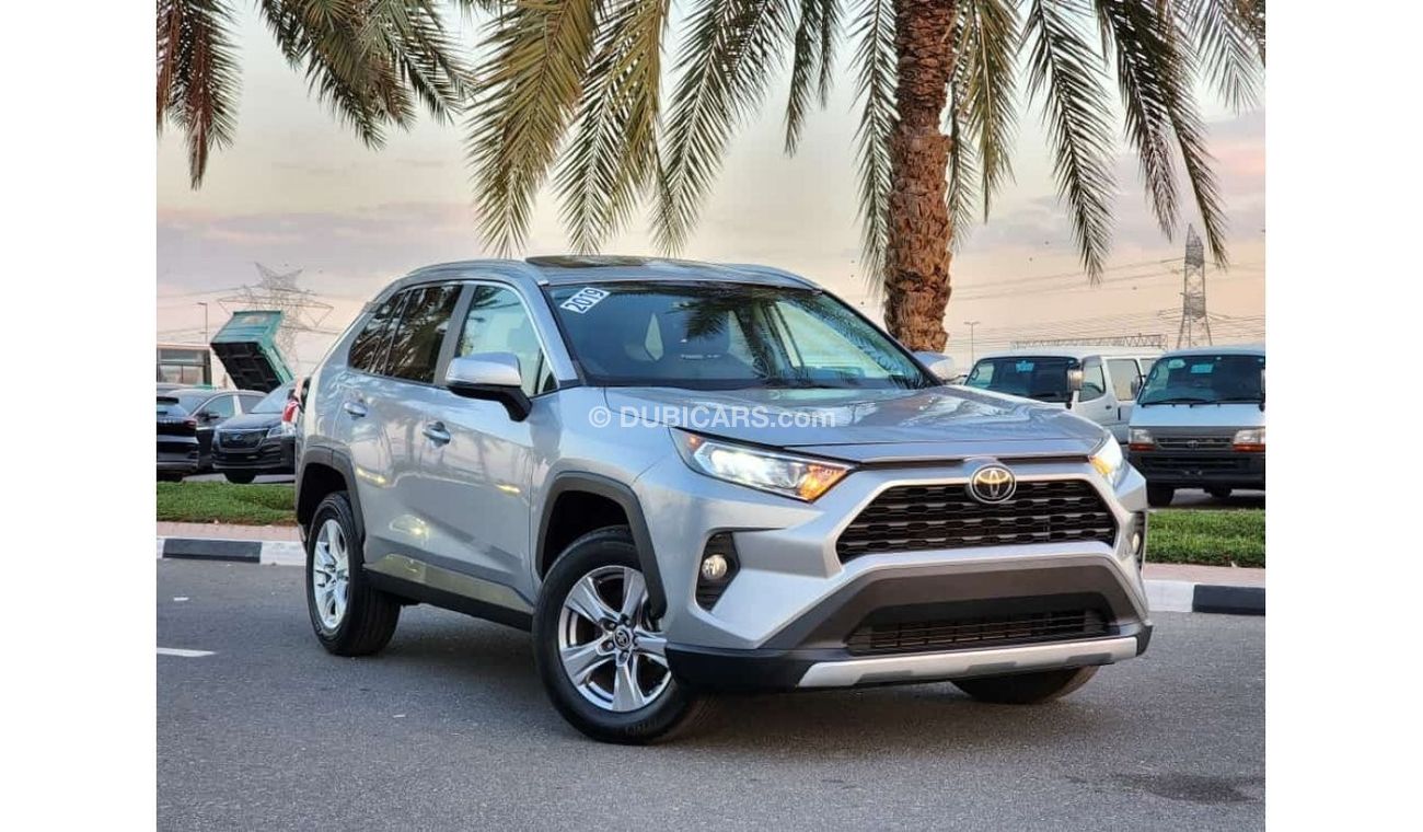 Used Toyota RAV4 RAV4 XLE 2WD 2019 for sale in Dubai - 696752
