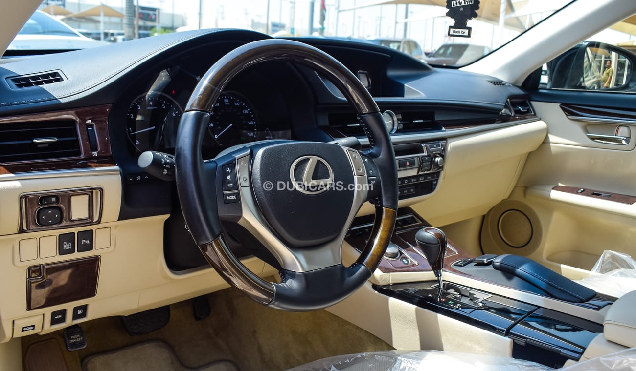 Used Lexus ES350 2015 for sale in Dubai - 247262
