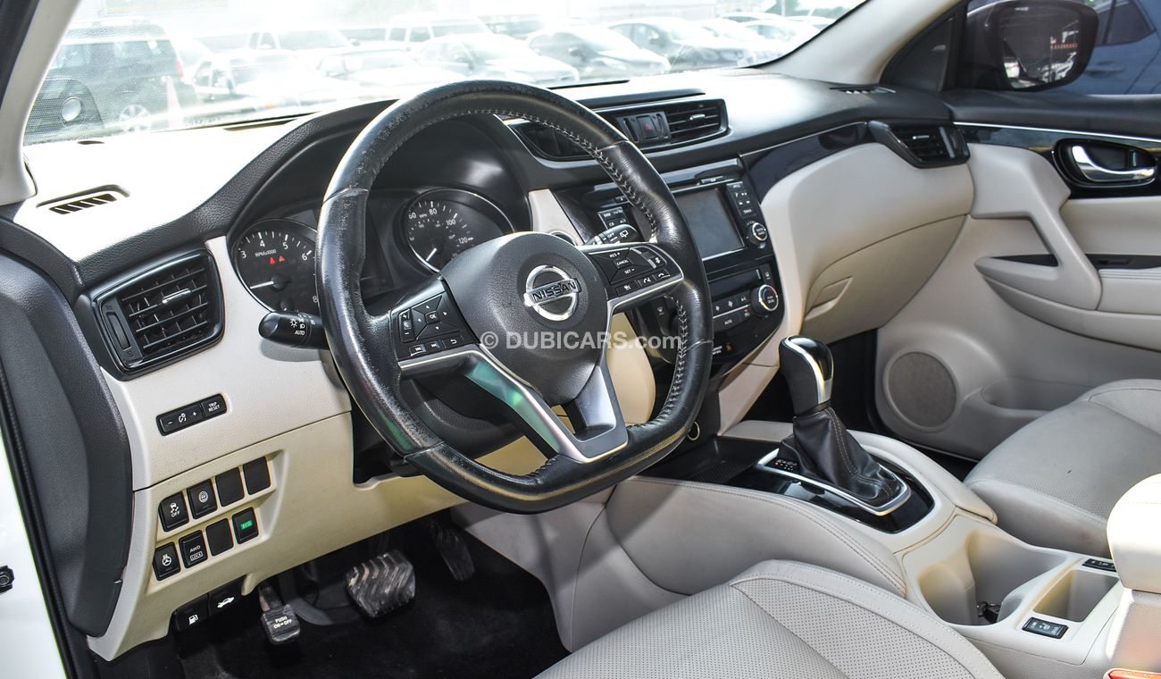 Used Nissan Rogue Sport SL AWD 2018 for sale in Sharjah - 696986