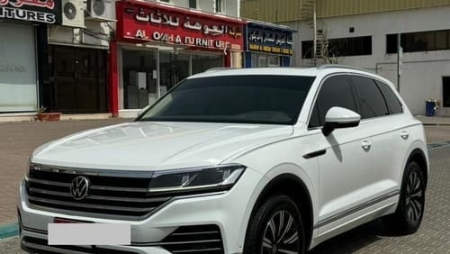Volkswagen Touareg Price in UAE, Images, Specs & Features