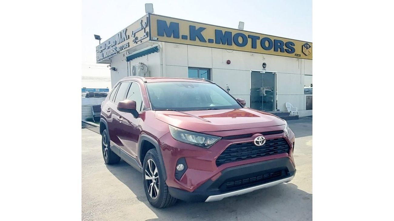 Used TOYOTA RAV4 LE JEEP 2019 for sale in Dubai - 723594
