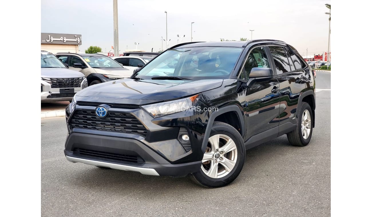 Used Toyota RAV4 2021 for sale in Dubai - 735706