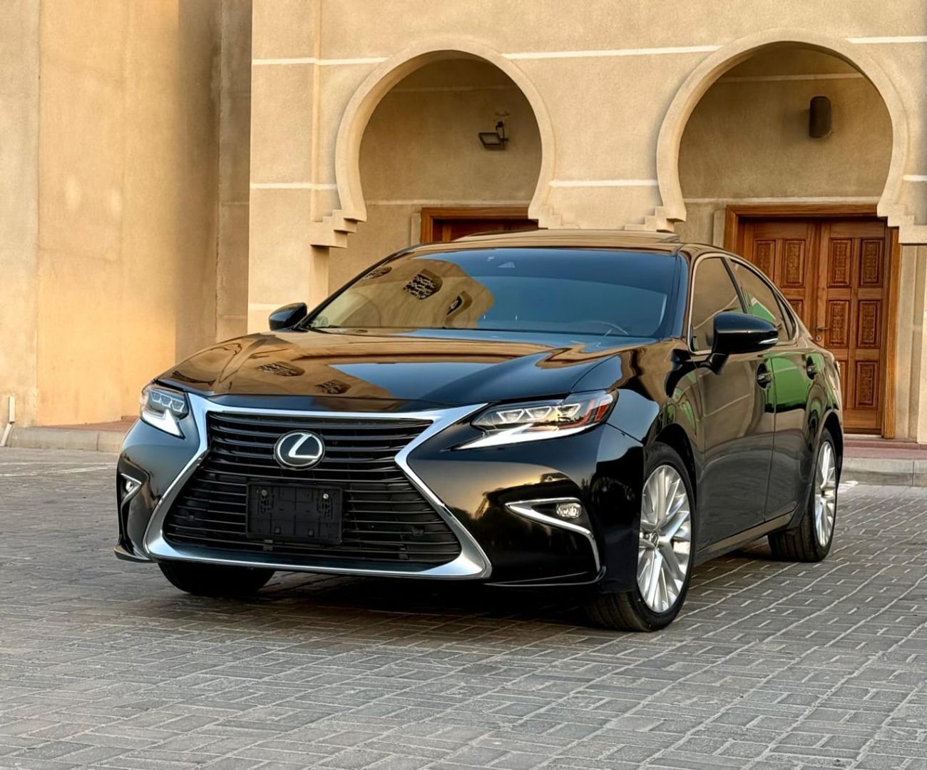مستعملة لكزس ES 350 Platinum 3.5L FWD 2018 للبيع في الشارقة - 866803