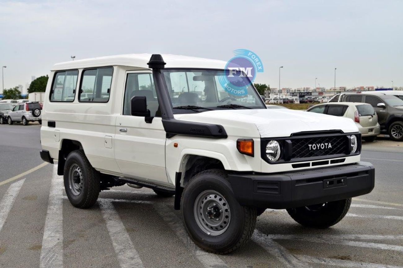 New Toyota Land Cruiser 70 2.8L Diesel 9 Seater 4WD Manual Euro 4 2025 for sale in Dubai - 851515
