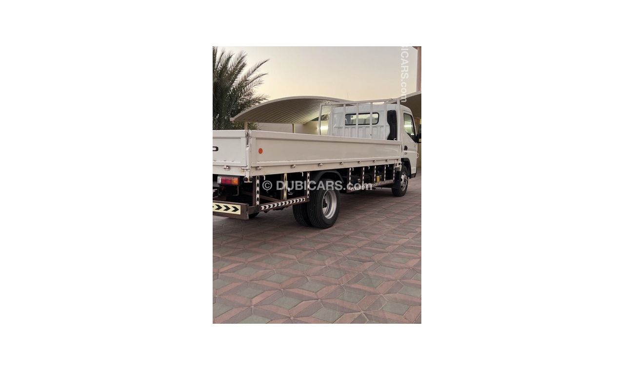 Used Mitsubishi Canter L 2021 for sale in Al Ain - 556566